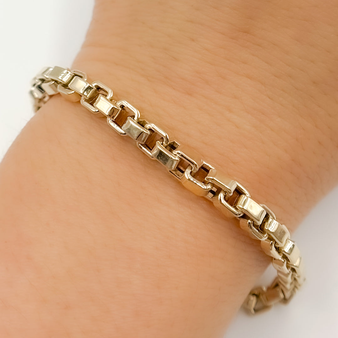 568/A311B. 14K Solid Gold Hollow Box Link Bracelet